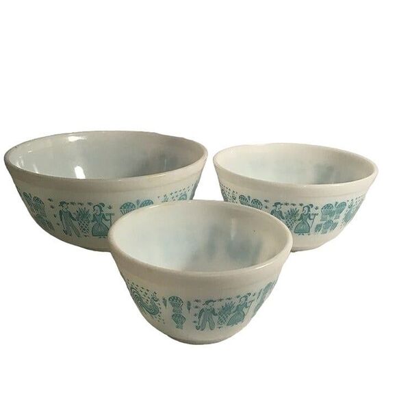 Pyrex | Kitchen | Vintage Pyrex 50s Set Of Three Butterprint Nesting ...